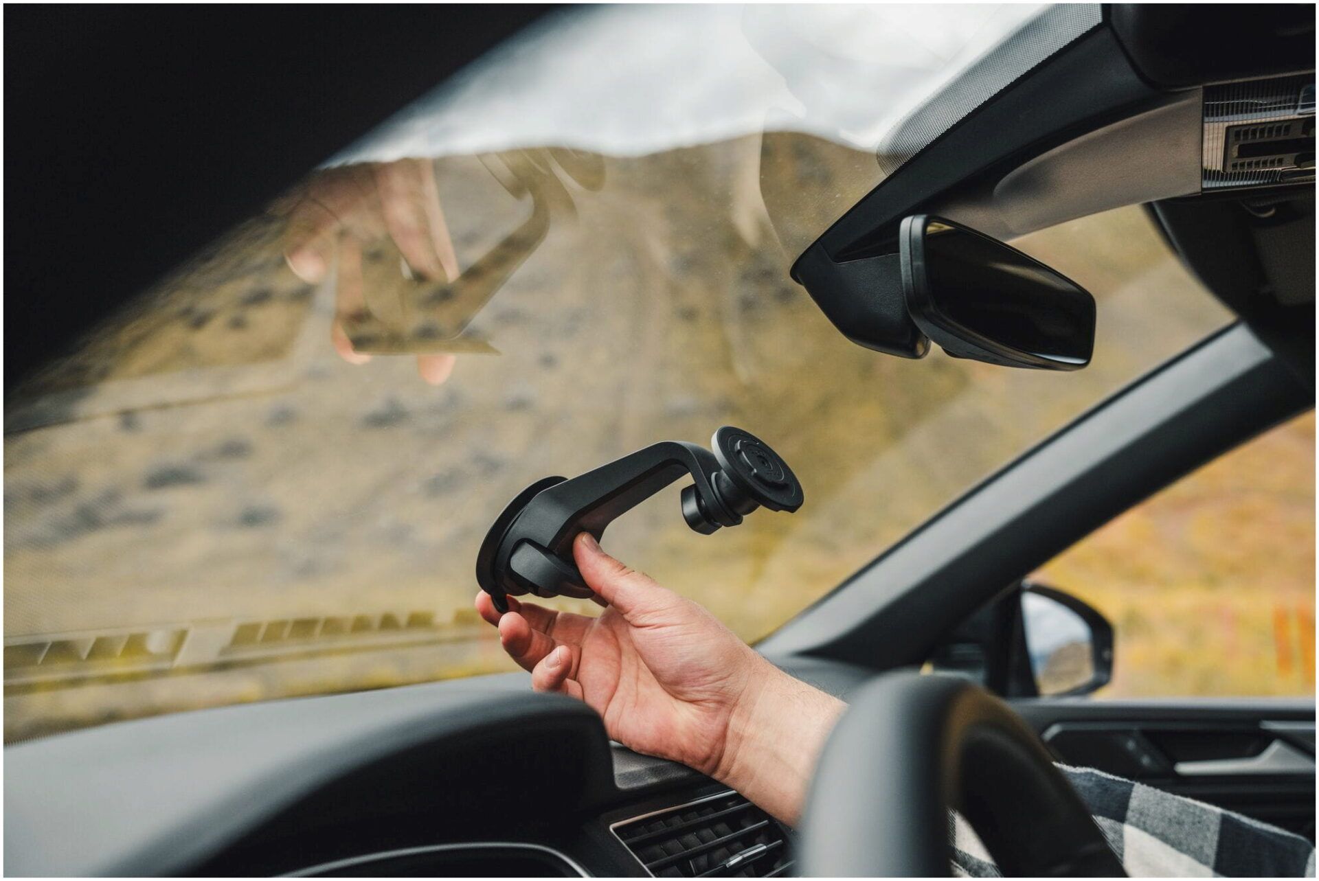 Quad Lock Window & Dash Car Mount